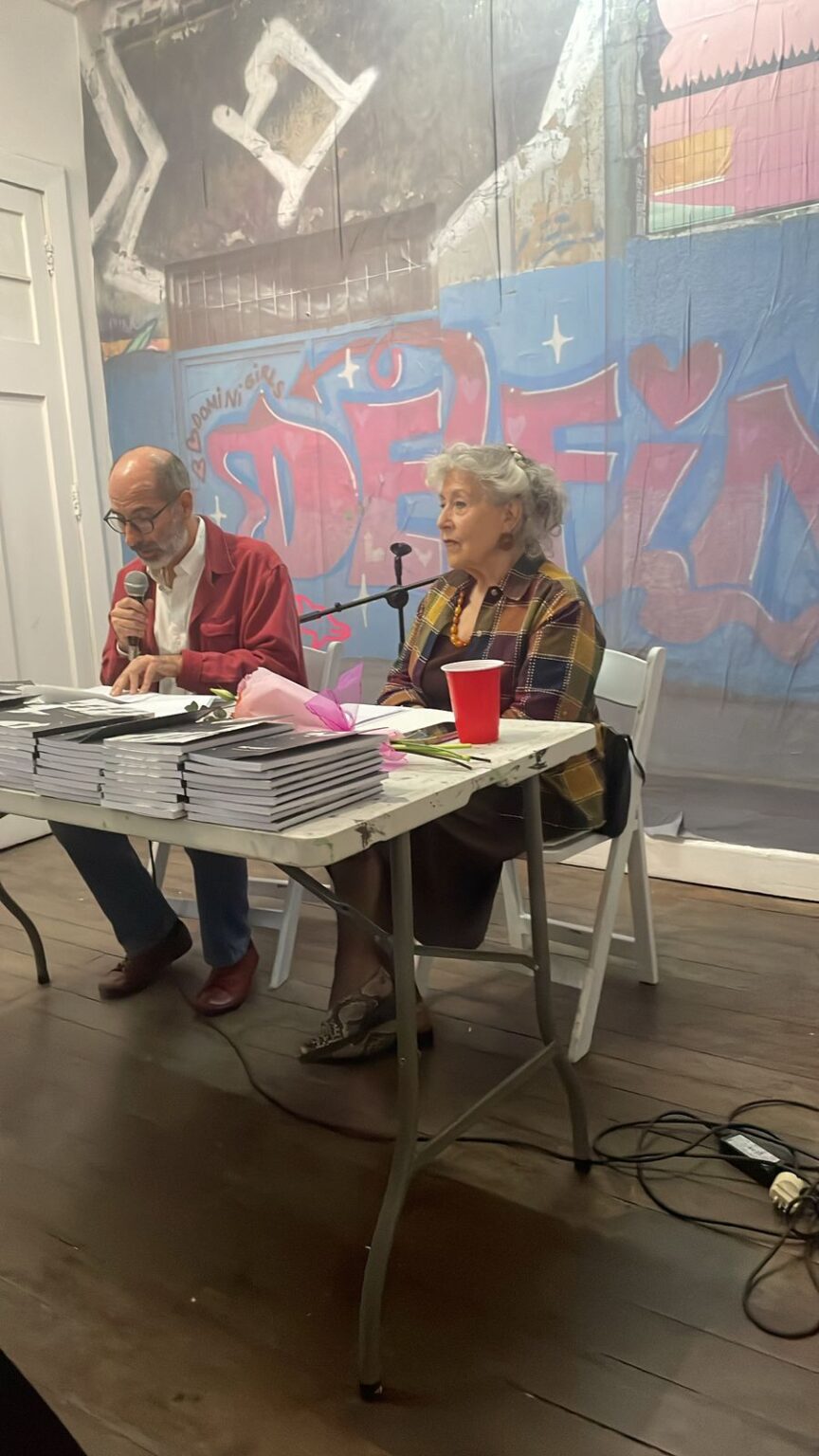 Juan Cristóbal Romero presenta Re-versos de Isabel Araya - Hogar de Cristo